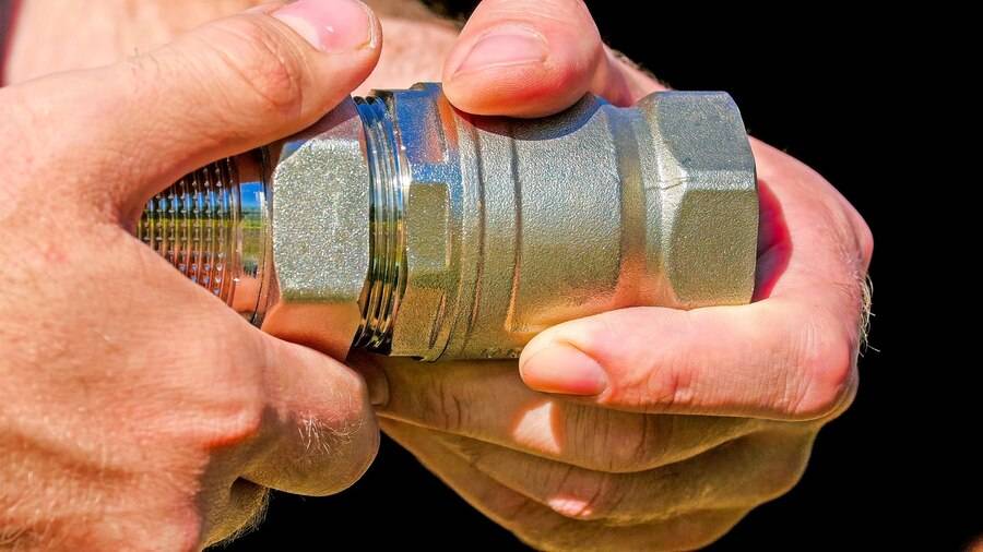 Signs That Show You Must Replace Your Hydraulic Hose | Holmes Auto Supply